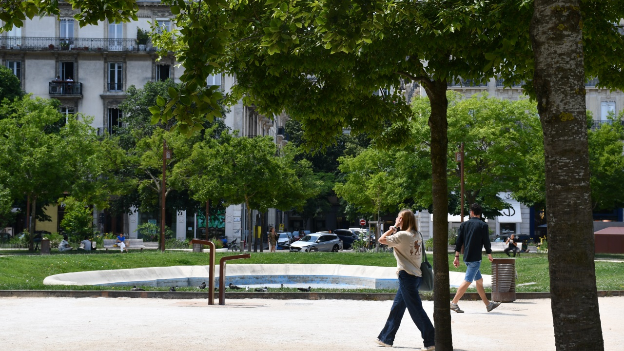 Grenoble : la fontaine de la place Victor-Hugo ne s’arrêtera plus de couler